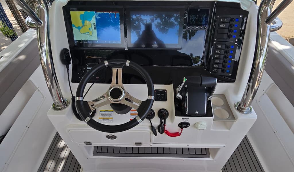 Victory Yachts Victory 300 - Center Console com 225 HP 9.1 pés | Bombarco