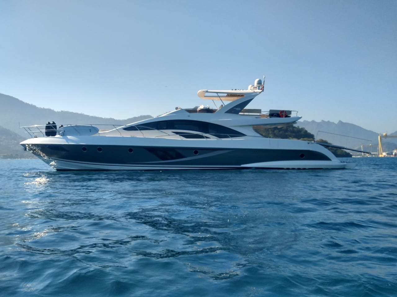 Intermarine 75 - Flybridge com 1550 HP 77 pés | Bombarco