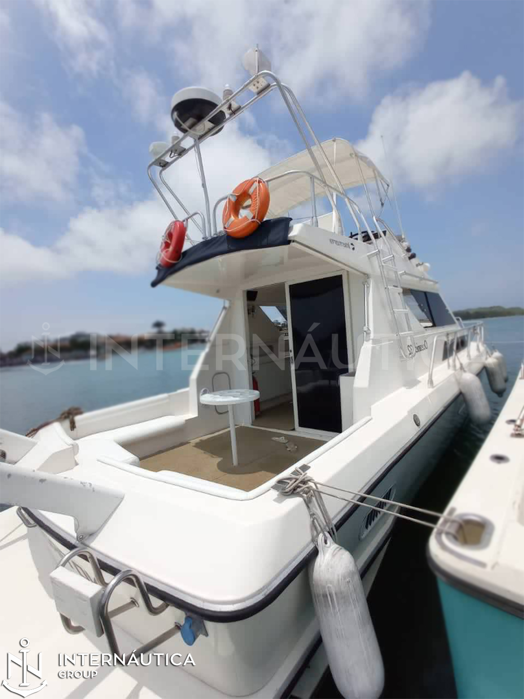 Intermarine Oceanic 36' - Flybridge com 250 HP | Bombarco