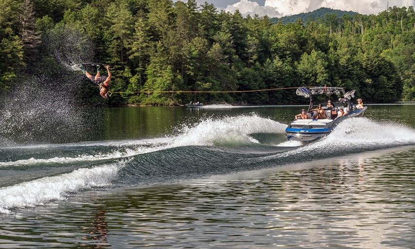 Malibu Boats Axis Wake A24 - Outros com HP 24 pés | Bombarco